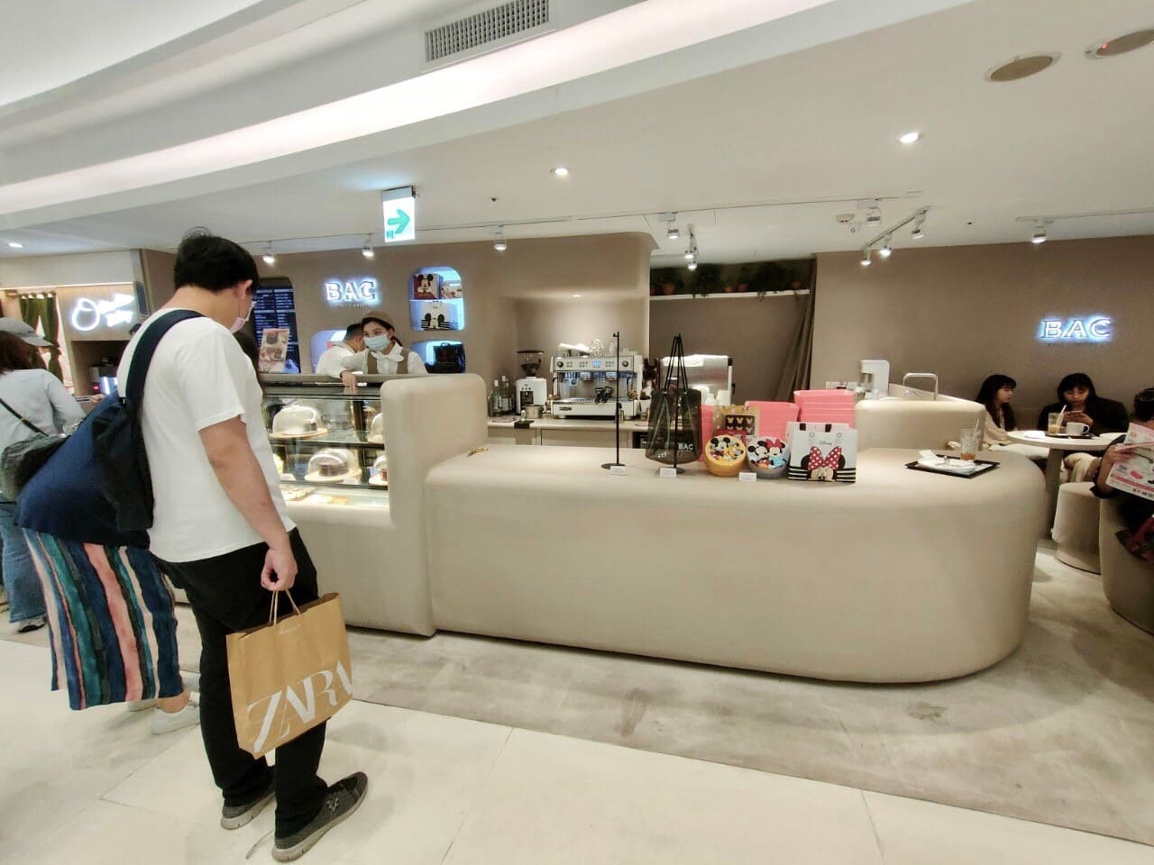 台北大安美食｜BAC Cake&Sweets(SOGO忠孝) 知名巧克力蛋糕體驗店