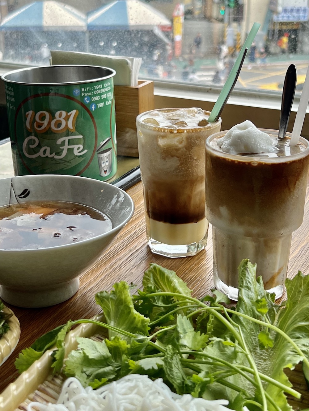 桃園中壢美食｜1981 Cafe (中壢火車站) 道地越南美食，必點椰奶咖啡和越南河粉，體驗一日偽出國