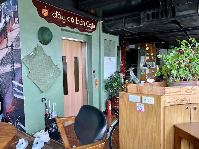 桃園中壢美食｜1981 Cafe (中壢火車站) 道地越南美食，必點椰奶咖啡和越南河粉，體驗一日偽出國