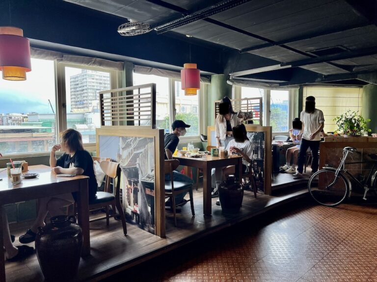 桃園中壢美食｜1981 Cafe (中壢火車站) 道地越南美食，必點椰奶咖啡和越南河粉，體驗一日偽出國