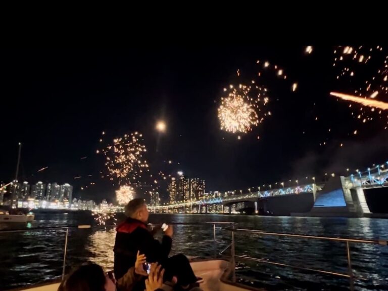 【釜山景點】Yacht Holic遊艇體驗評價｜夕陽時段＋夜間煙火秀，最新預約教學